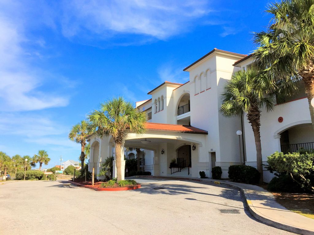 Villa Capriani - Entrance - The Cameron Team