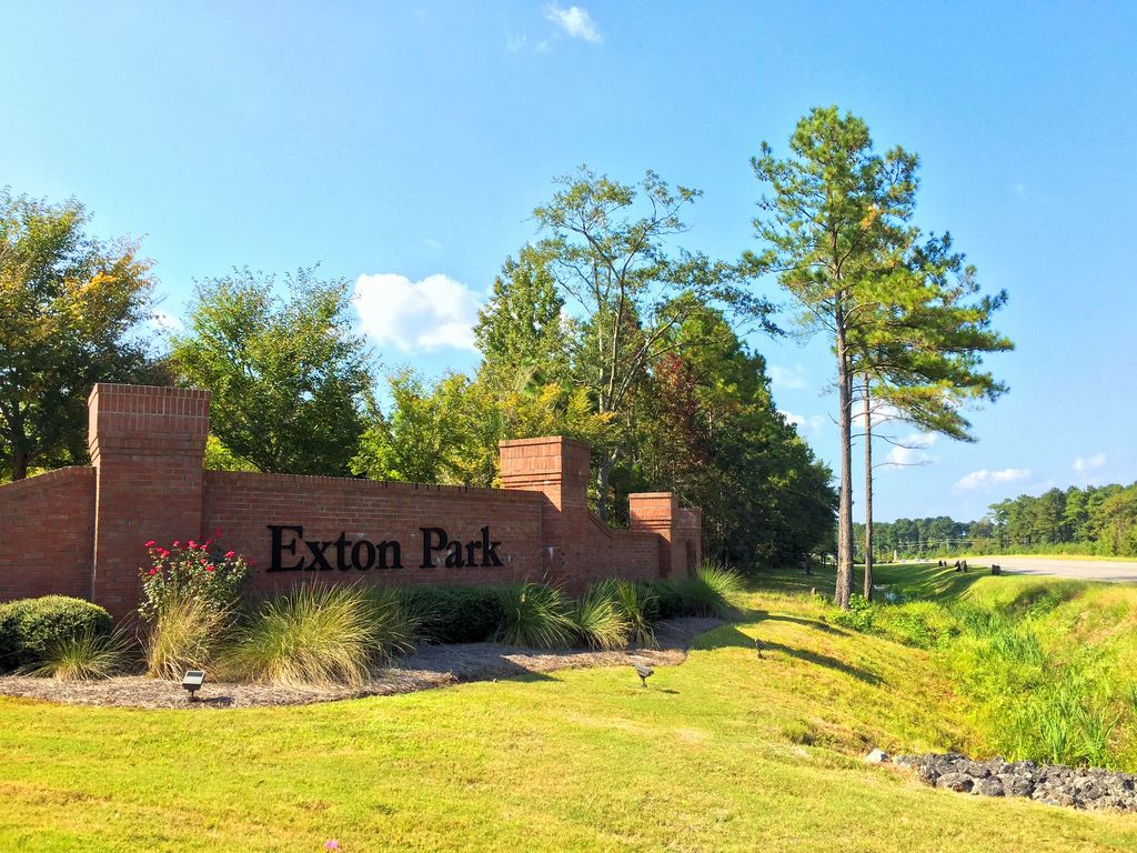Exton Park - Entrance Sign - The Cameron Team