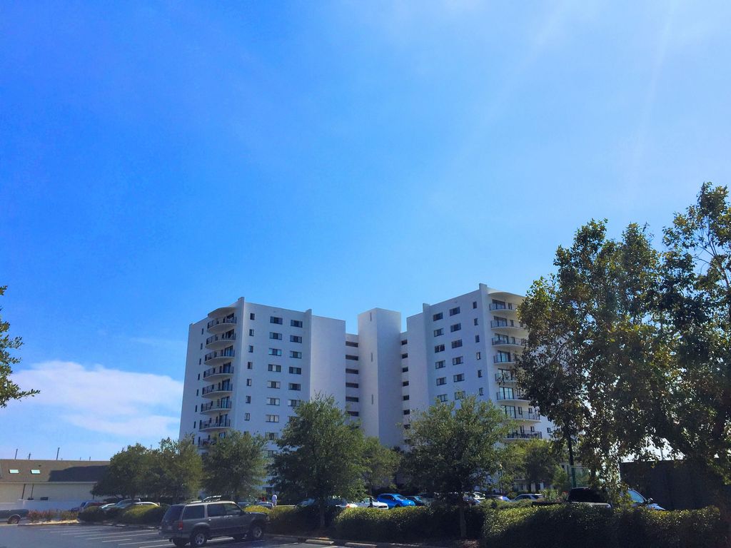 Seapath Towers - Front of Building - The Cameron Team