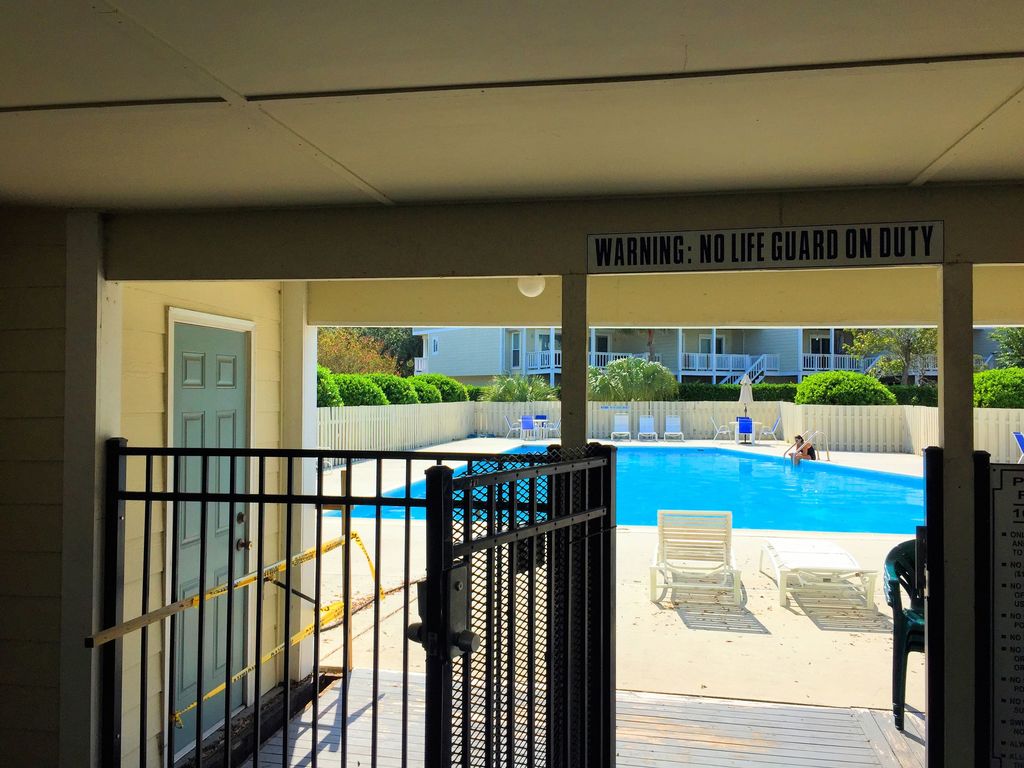 Channel Walk - Swimming Pool - The Cameron Team