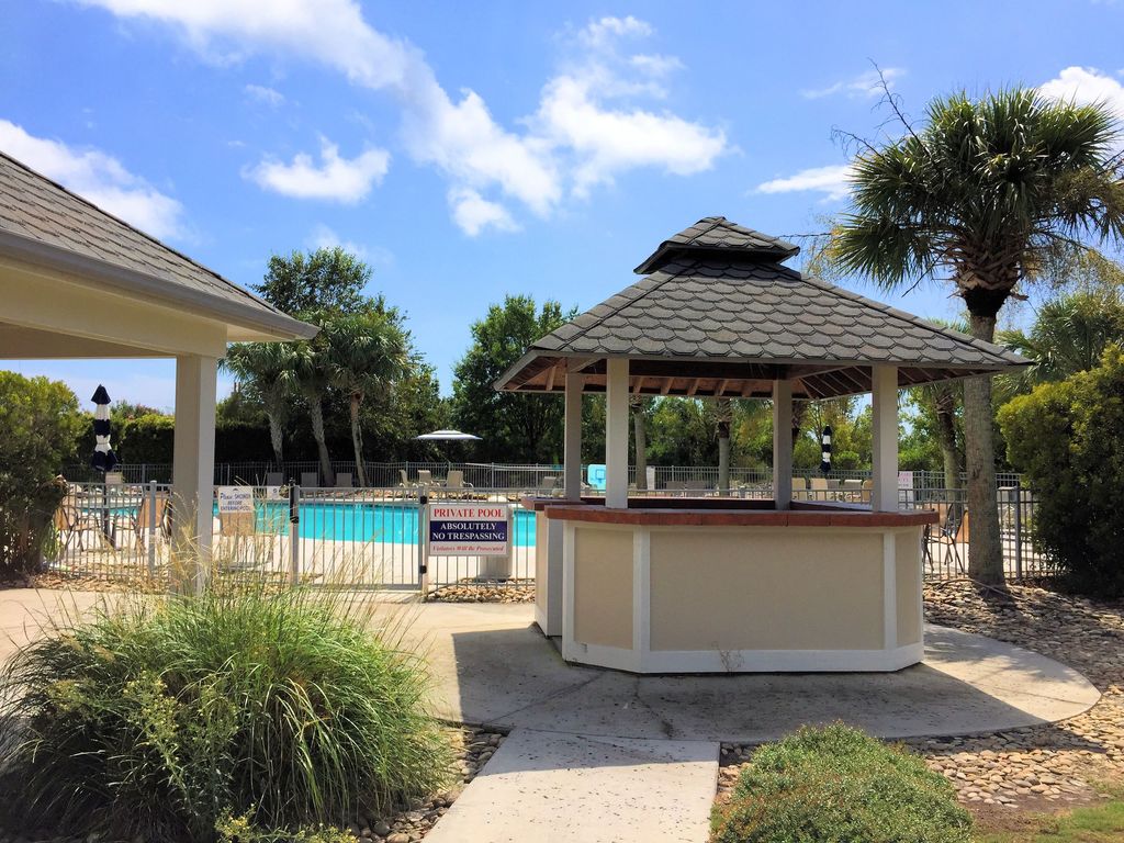 Castle Bay - Swimming Pool - The Cameron Team