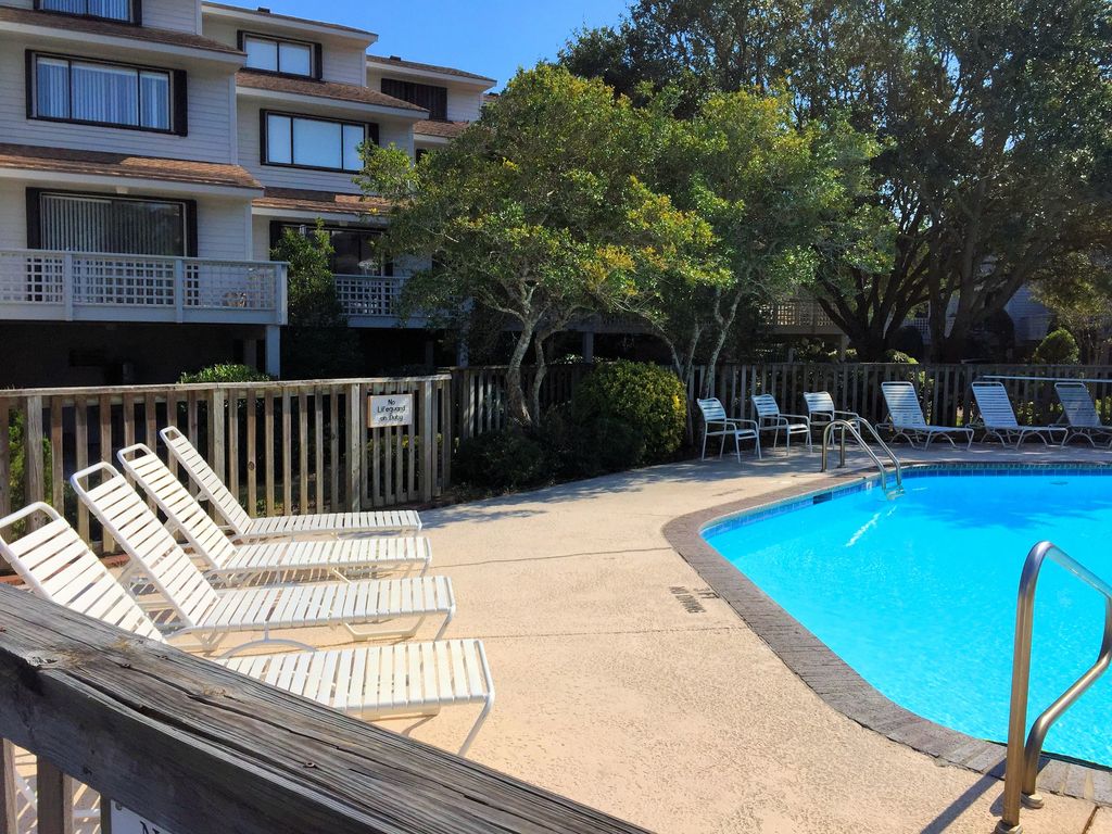 Lookout Harbour - Pool - The Cameron Team